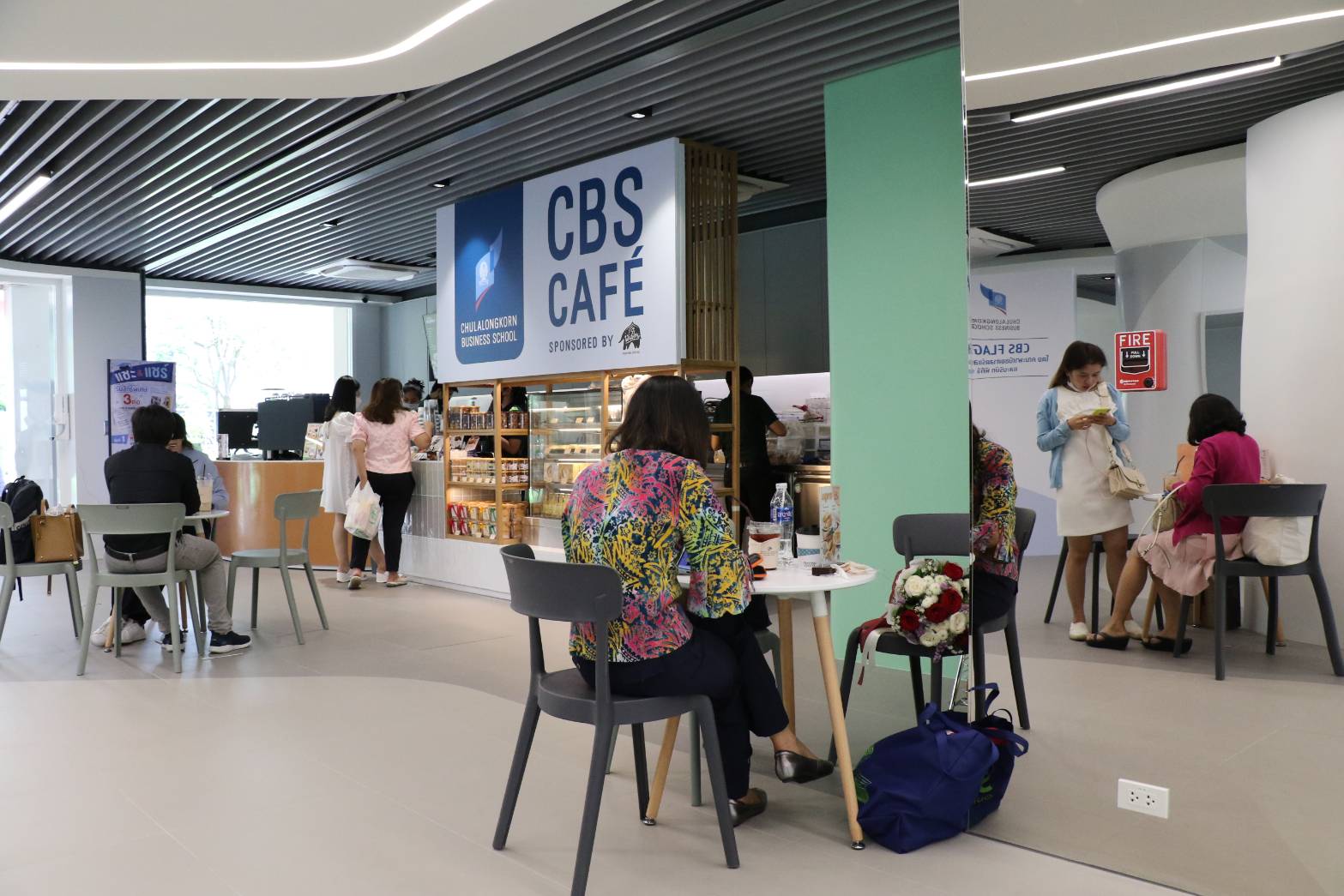 ท่านคณบดี ร่วมกับ ทีมงาน PT เข้าตรวจความเรียบร้อยที่ CBS CAFE ...